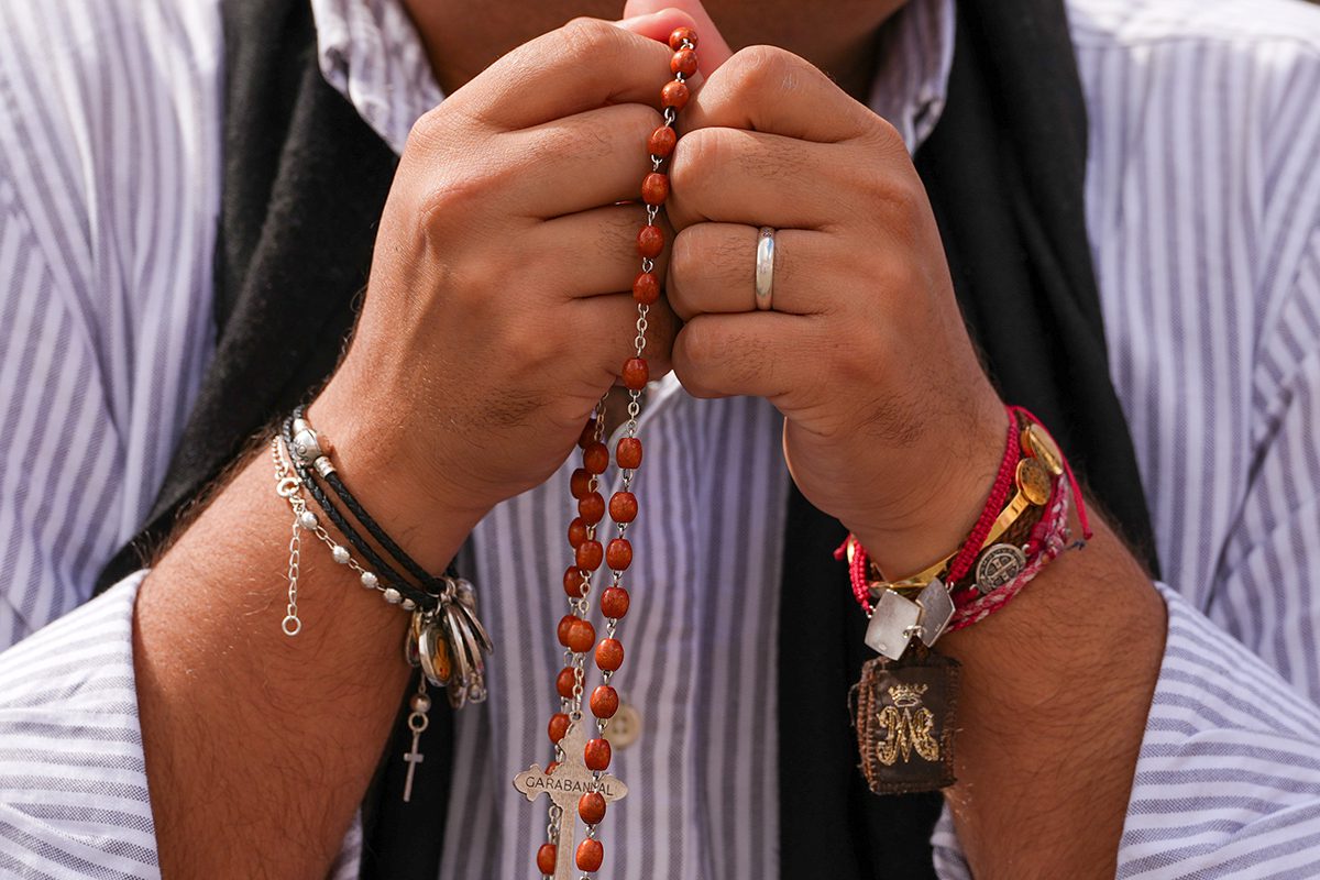 Pope asks everyone to pray the rosary for peace throughout October – Diocese of Scranton