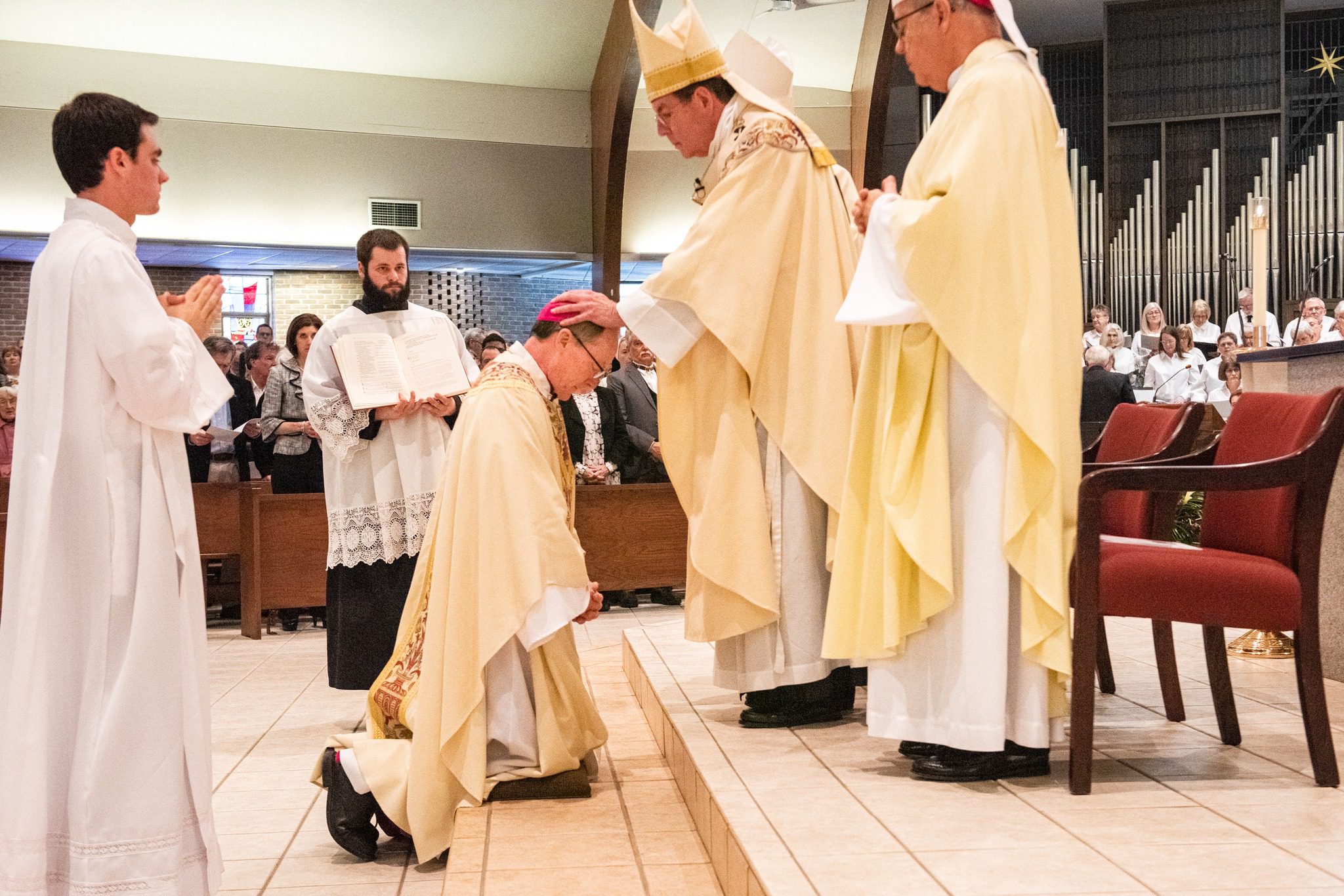 At joyous Ordination Mass, Bishop Walsh becomes Sixth Bishop of Diocese ...