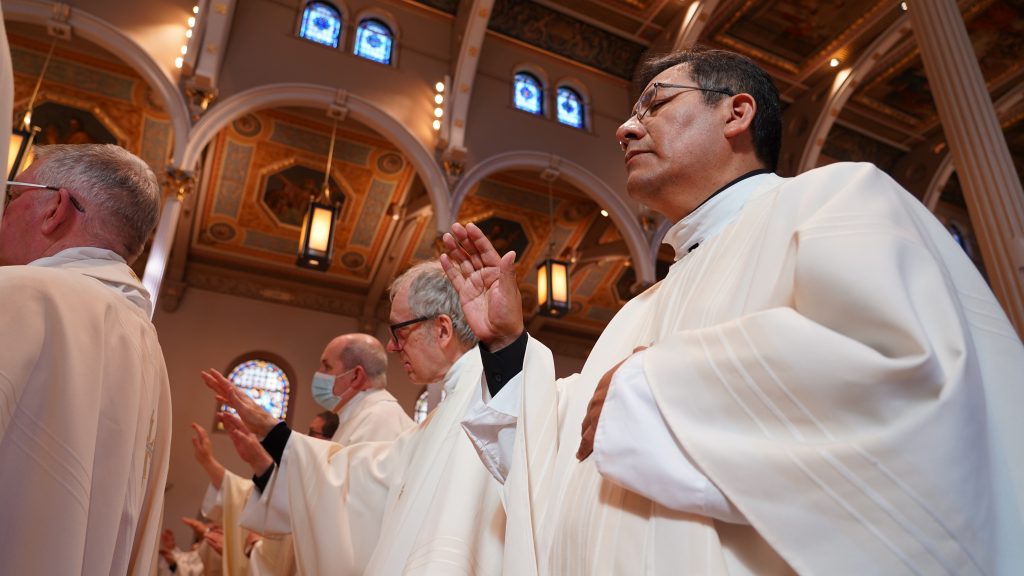 At Chrism Mass, Diocesan priests thanked for their witness to faith ...
