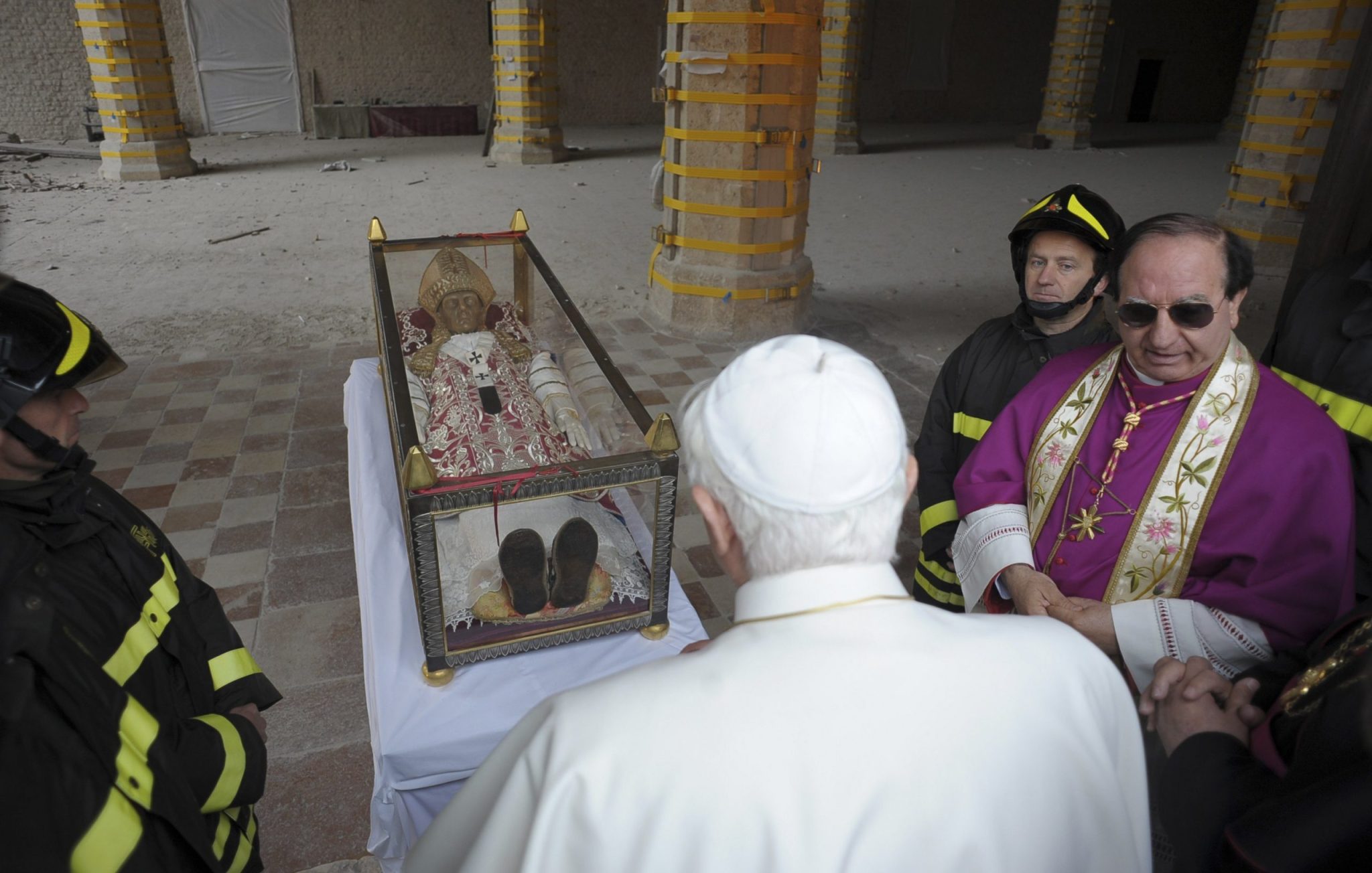 Pope’s trip to L’Aquila raises questions about papal resignations ...