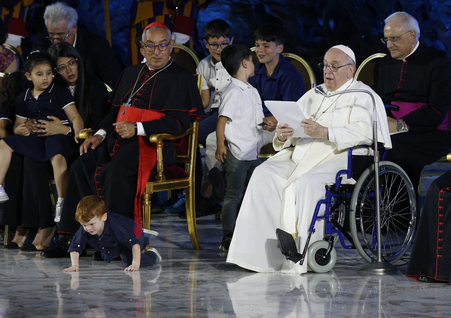 Pope asks families to take a small step toward greater holiness ...