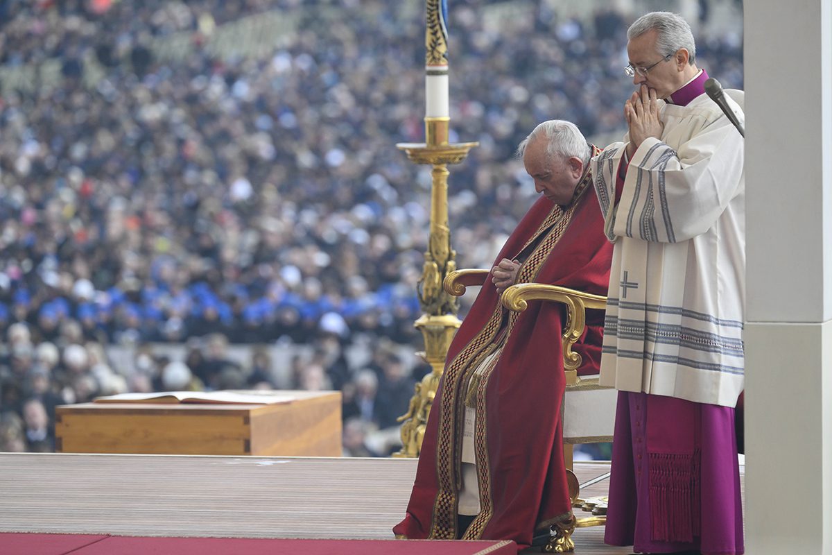 At funeral, pope remembers Benedict’s ‘wisdom, tenderness, devotion ...