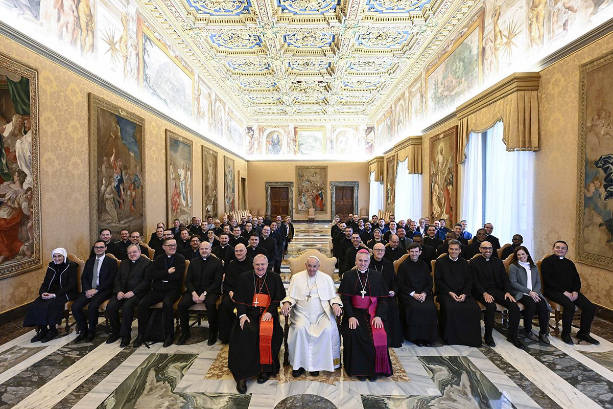 Long homilies are a ‘disaster,’ keep it under 10 minutes, pope says ...