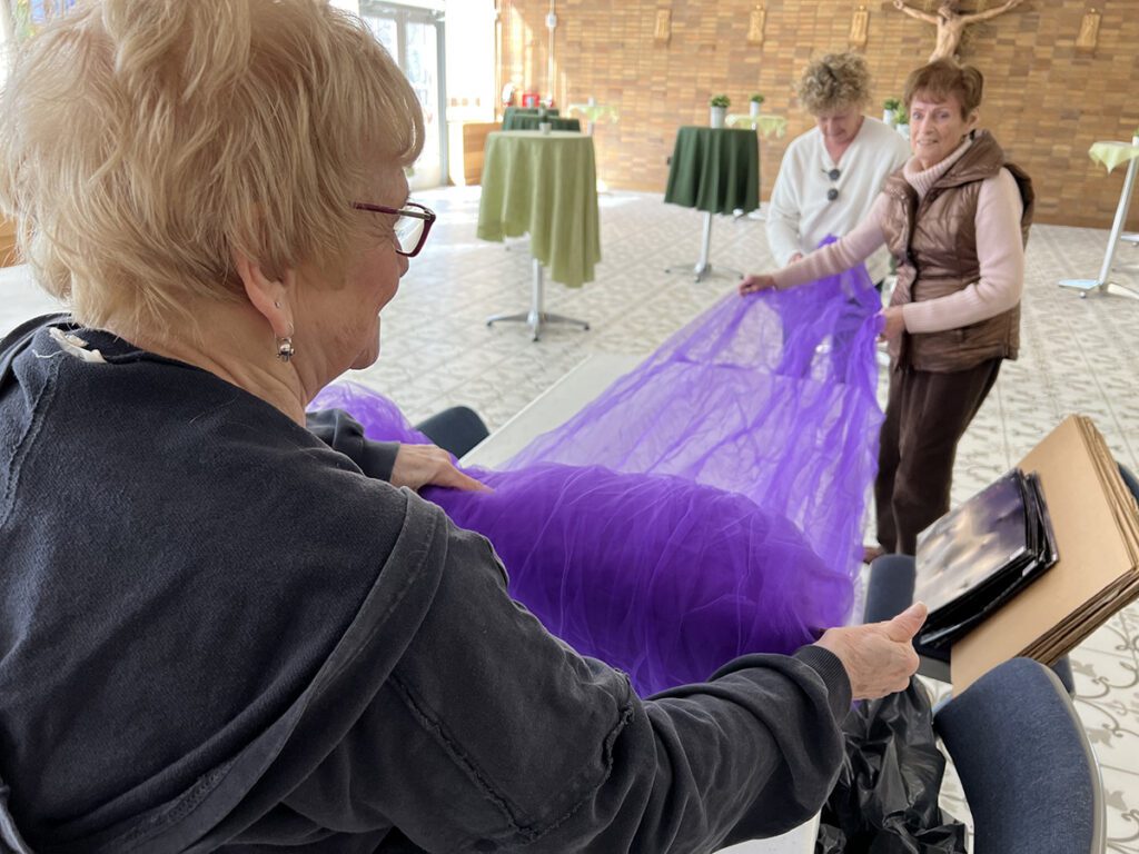 “I do it to glorify and adore God,” decorating committee members use ...