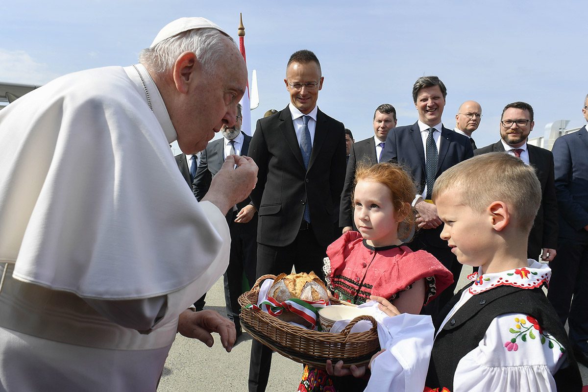 Pope arrives in Hungary preaching cooperation and welcome – Diocese of ...