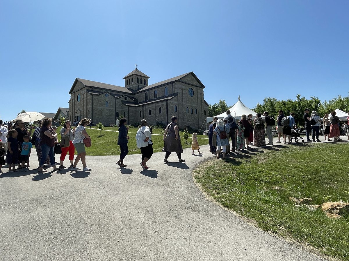 Thousands flock to Missouri to visit nun’s apparently incorrupt body ...