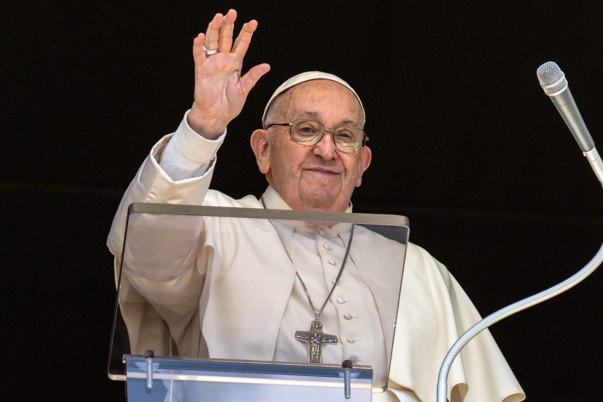 Jesus laid down his life out of love for each person, pope says ...