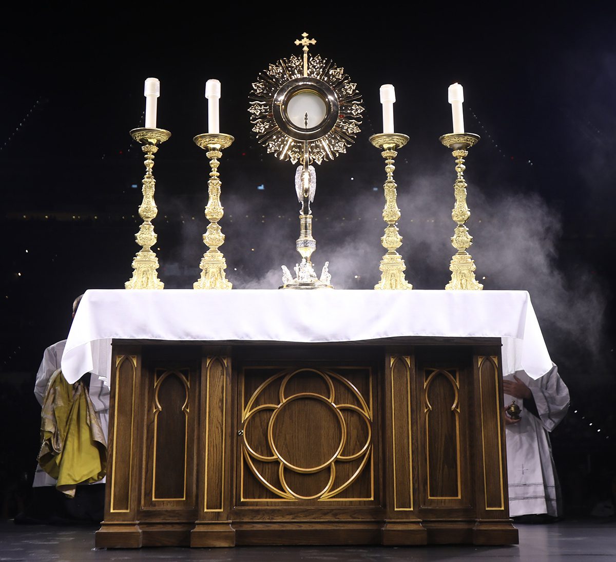 New texts for Eucharistic adoration, Communion outside Mass aim to ...