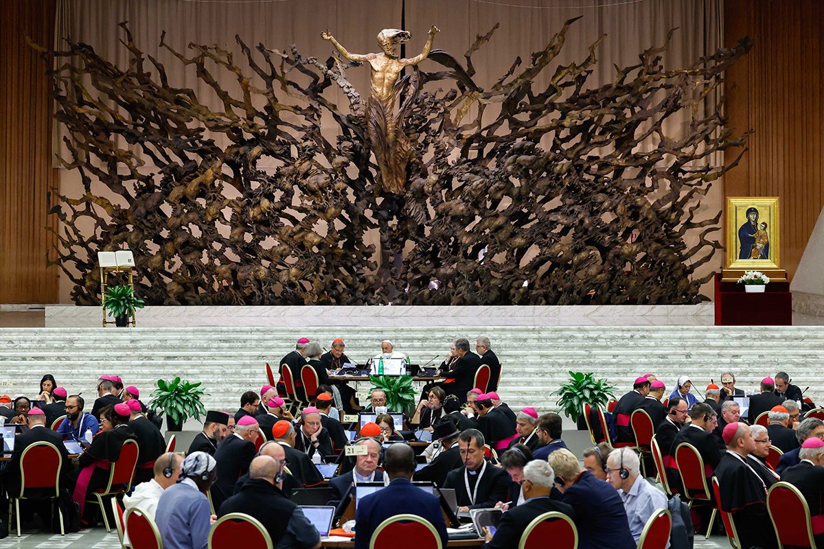 Pope defends decision to give women, laymen voting rights at synod ...