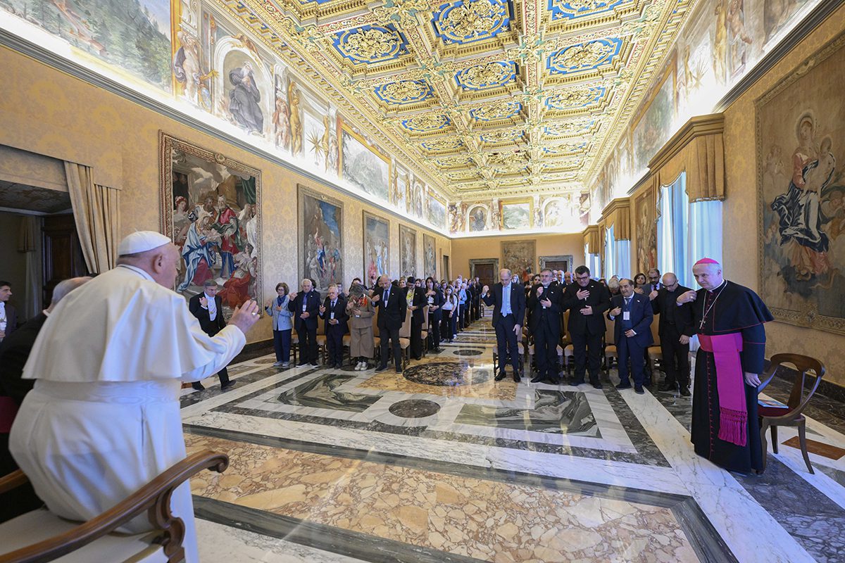 Pope to Catholic educators: Stay resilient despite secularization ...