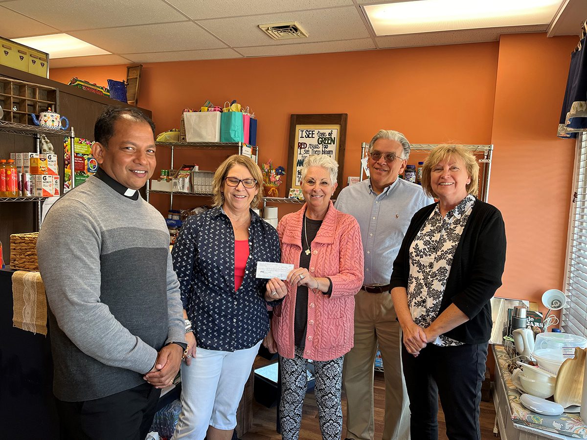 Wyalusing parish provides donation to area food pantry – Diocese of ...