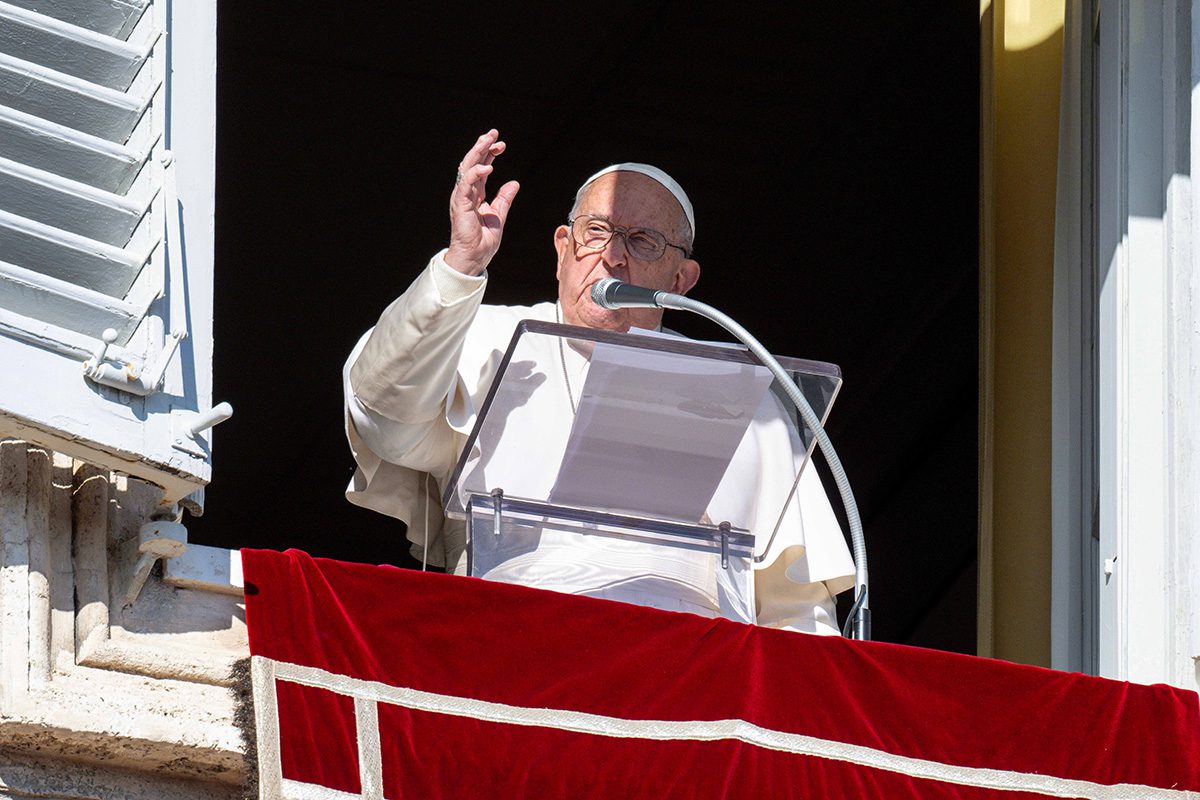 Lighten burdens by making room for the Lord, pope says on First Sunday ...