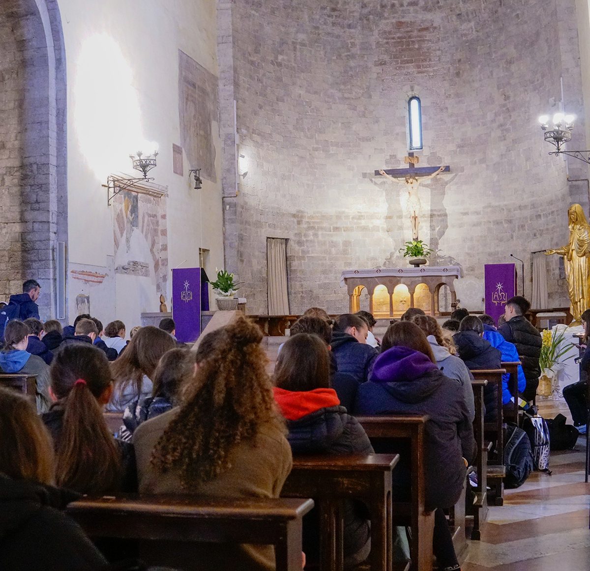 In historic Assisi, pilgrims seek modern witness of holiness – Diocese ...