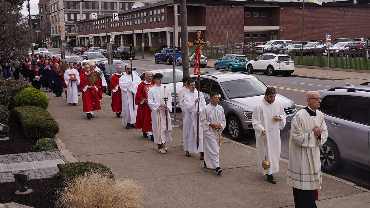 Bishop Bambera reflects on the power of the Cross at Palm Sunday Mass – Diocese of Scranton