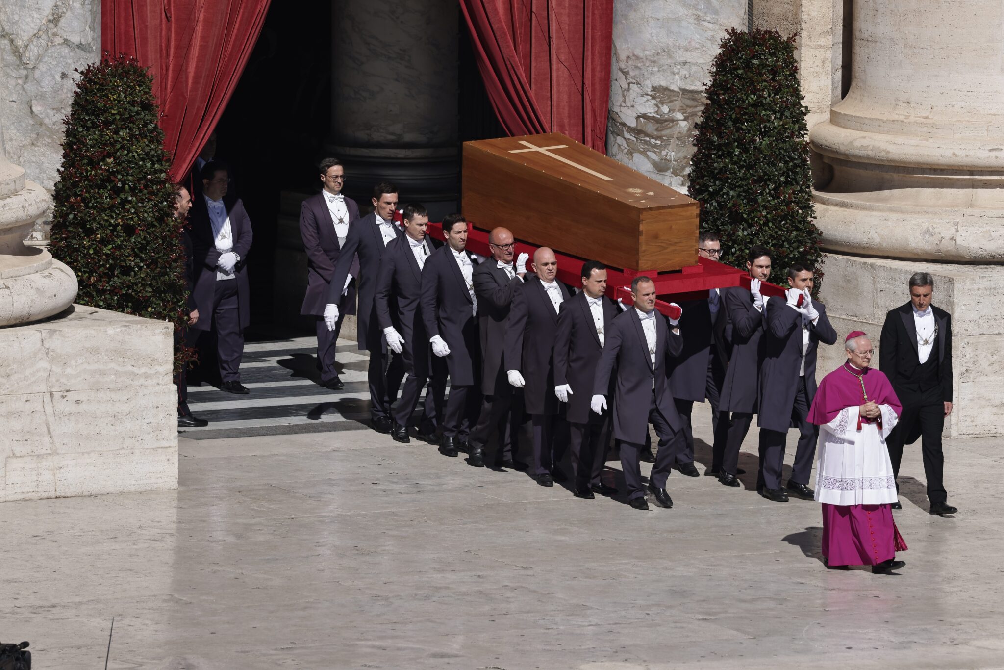 Poor and powerful pray for eternal repose of a pope ‘with an open heart ...